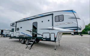Best RVs for Extreme Cold Weather: Top Choices