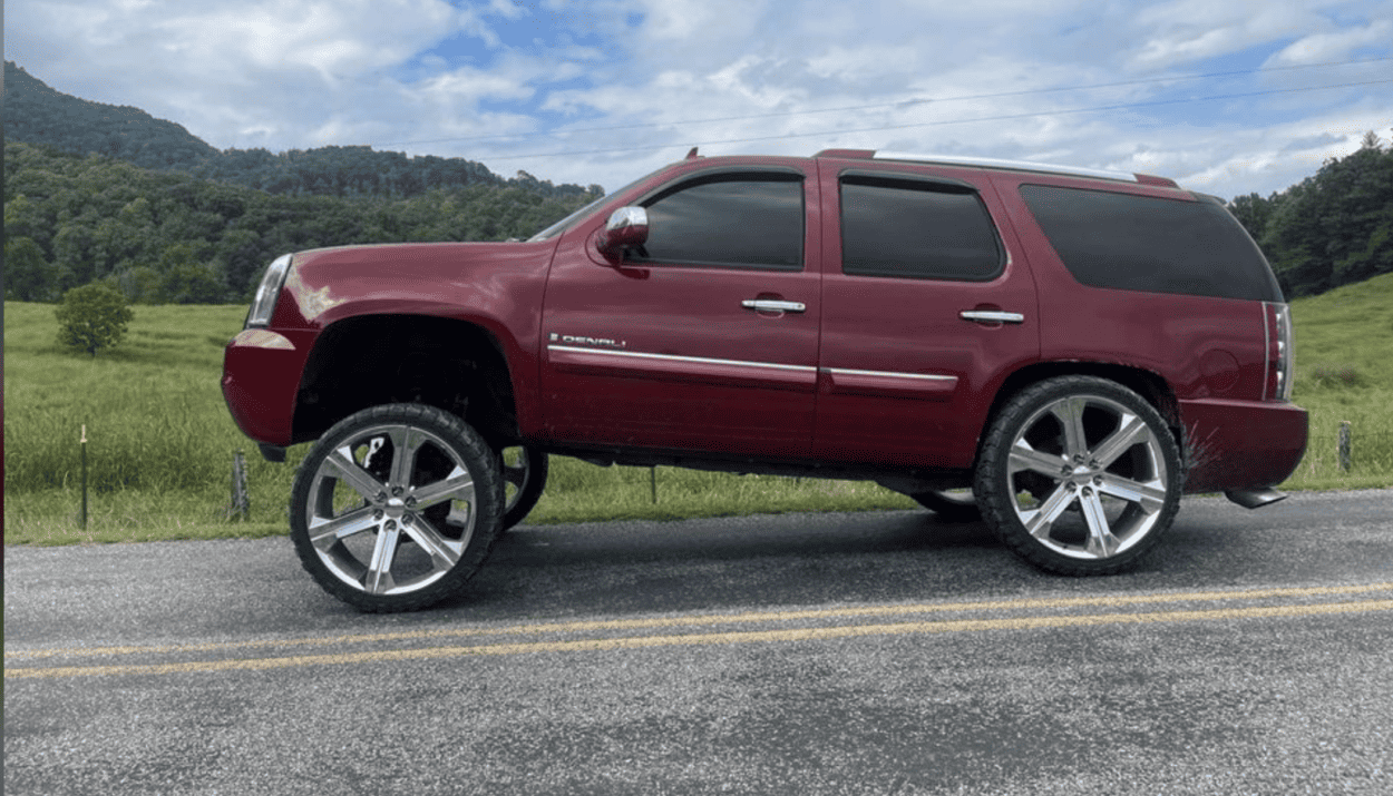 Top 5 Benefits of Squatted Trucks for Off-Road Enthusiasts